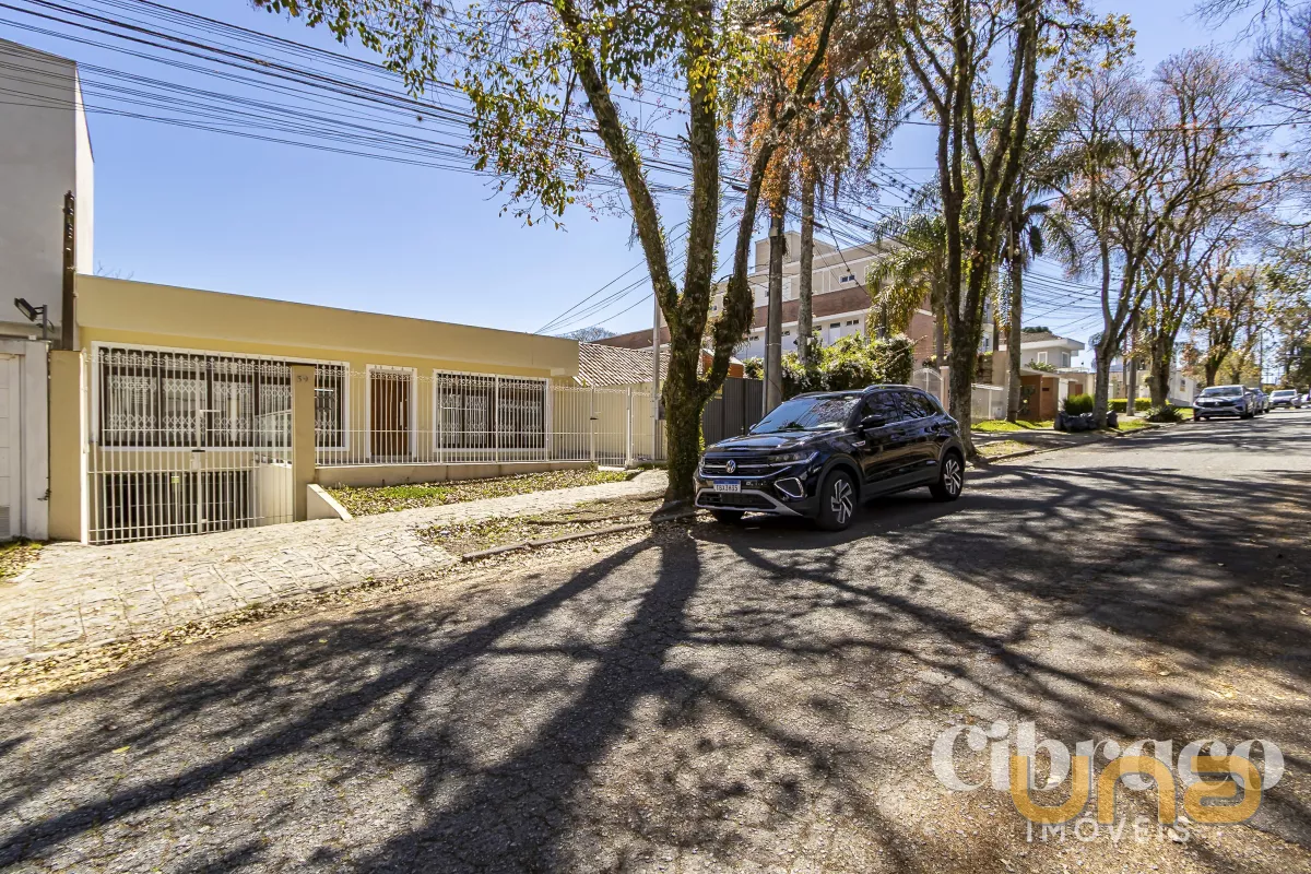 Casa para alugar - ALTO DA XV, Curitiba - PR 280m² | 3 quartos, 4 vagas